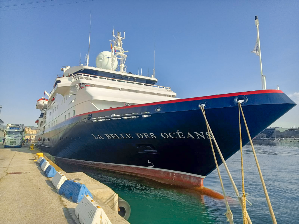 We act as shipping agent for the world renowned La Belle des Oceans